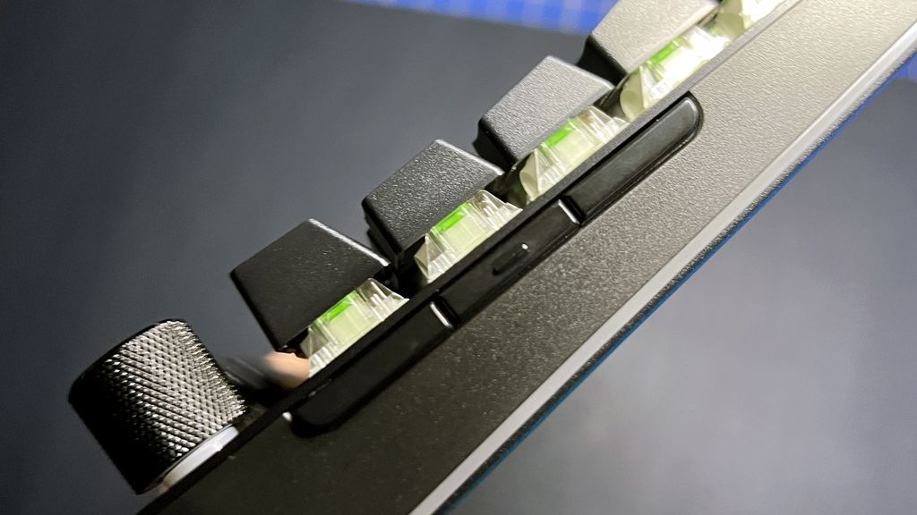 Razer BlackWidow V4 Pro Review: Bringing Macro Back | Tom's Hardware