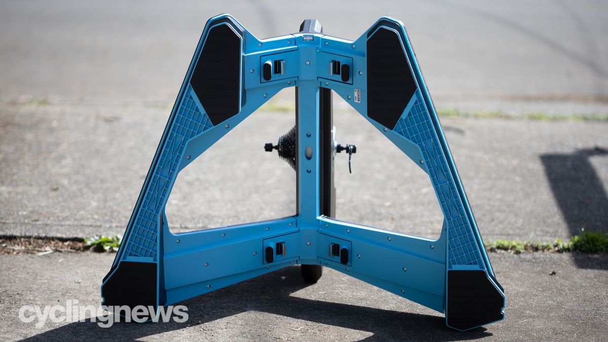 Tacx Neo 2T vs Wahoo Kickr 2022: A premium smart trainer head-to-head ...