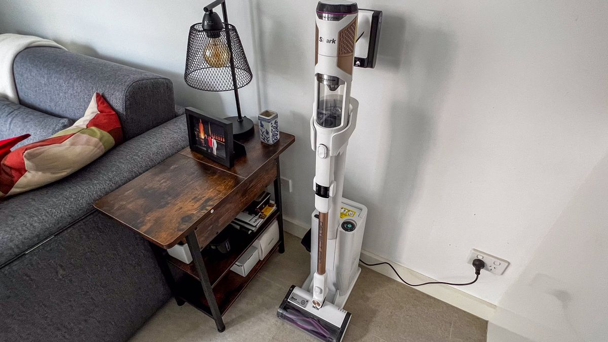 Shark Cordless Detect Pro with Auto-empty System review: this vacuum ...