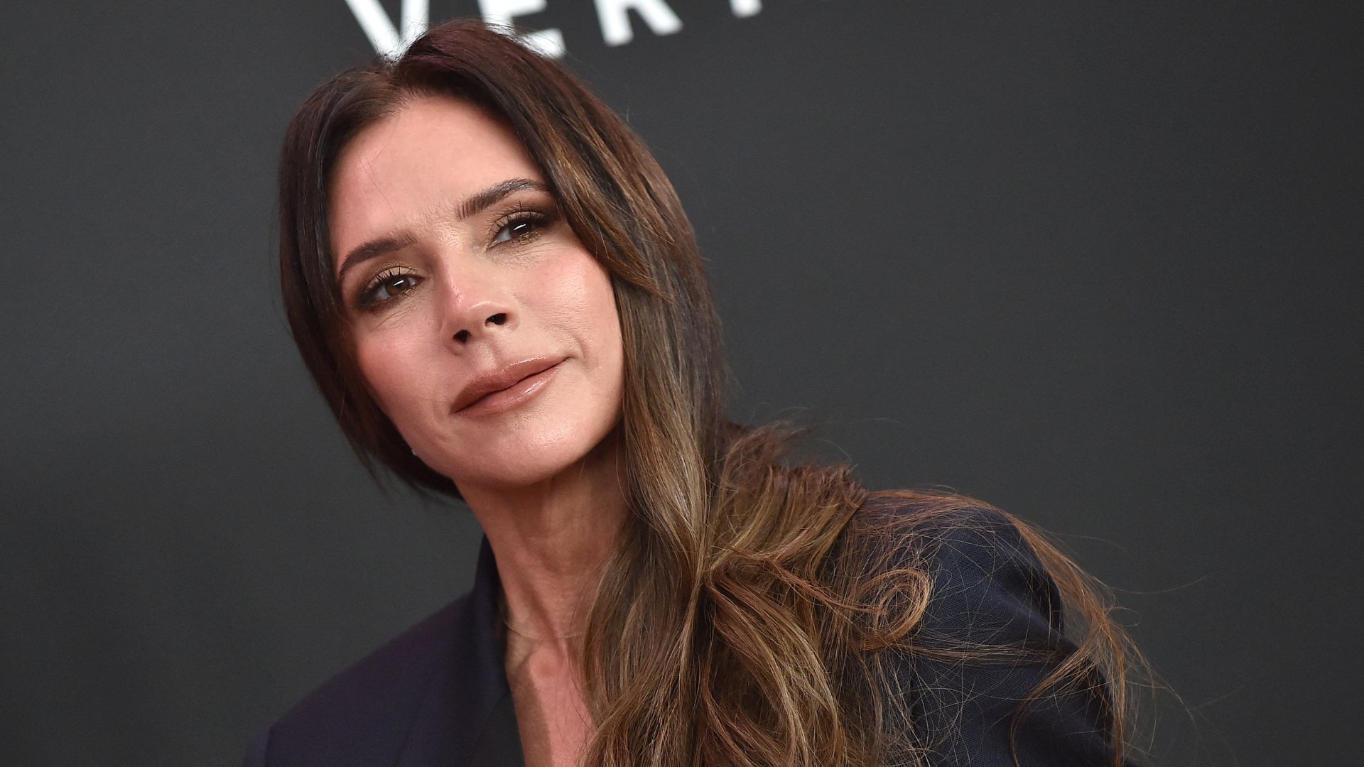 Victoria Beckhams minimalist Christmas set-up has us inspired | Woman ...