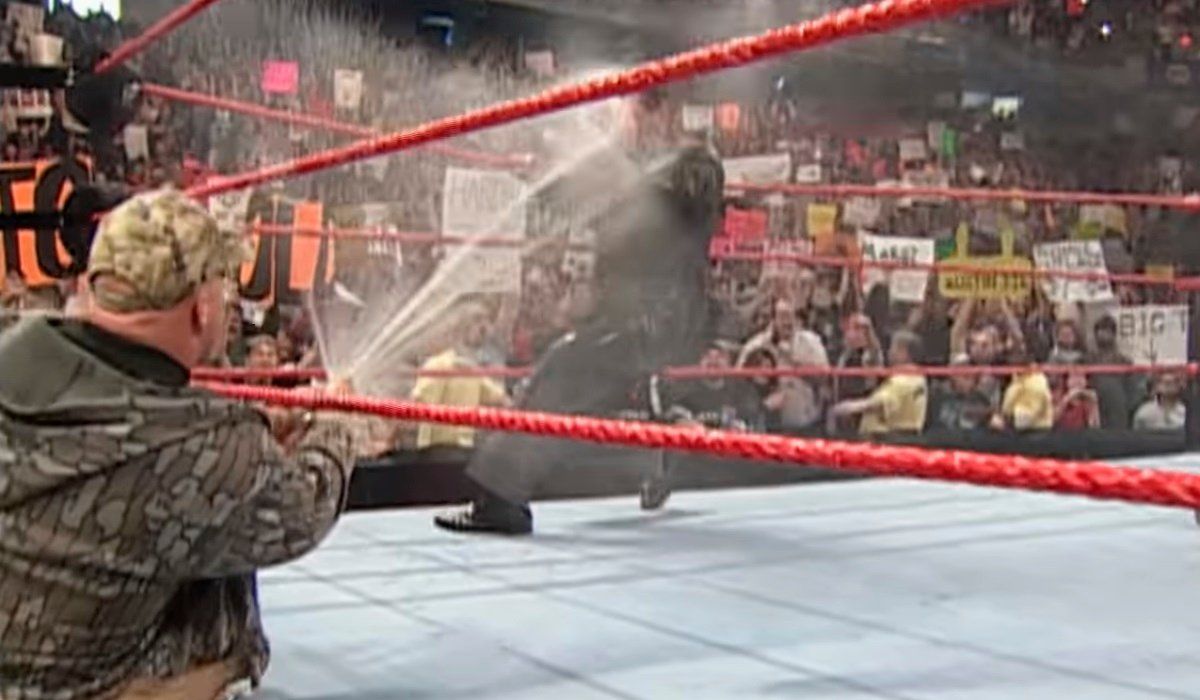 WWE: 10 Iconic Moments That Remind Us That Wrestling Used To Be More ...