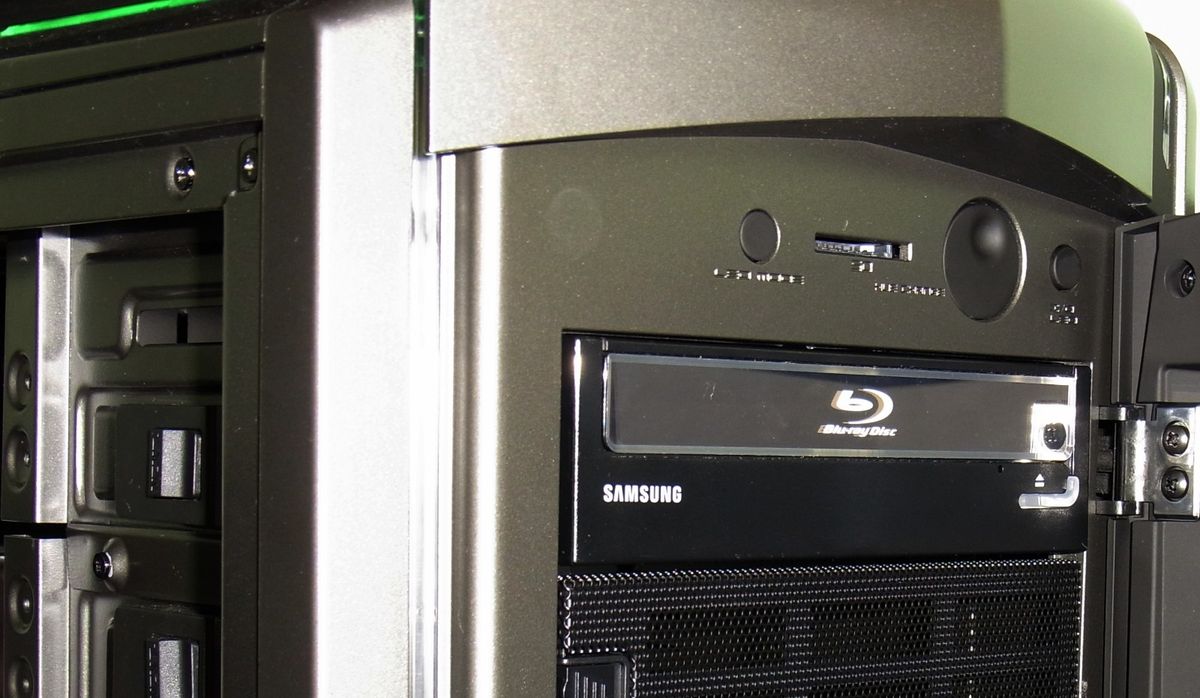 Factory-Installed Lighting - NZXT Phantom 820 Case Review: Conceptualized By Enthusiasts | Tom's ...