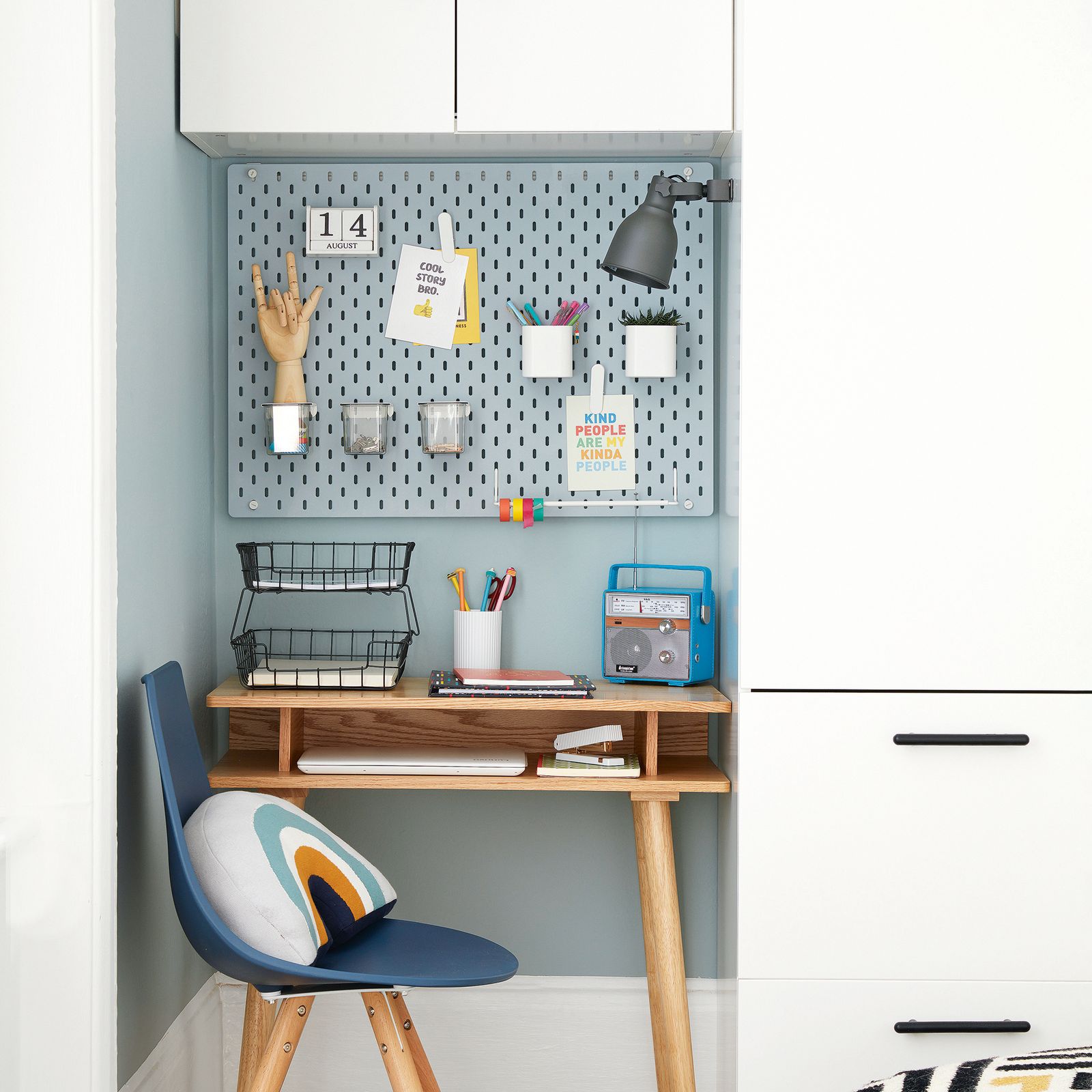 How to hide wires to limit home office clutter | Ideal Home