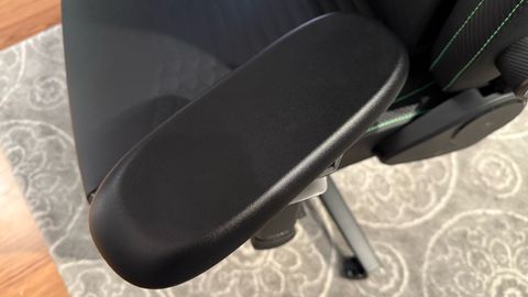 Razer Iskur V2 Gaming Chair Review: Attractive, well-built, with ...