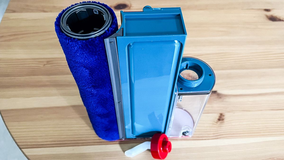 Dyson V15s Detect Submarine review: does Dyson's only vacuum-mop sink ...