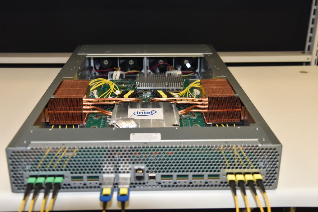 Intel Demonstrates Industry’s First Co-Packaged Switch With 1.6Tbps ...