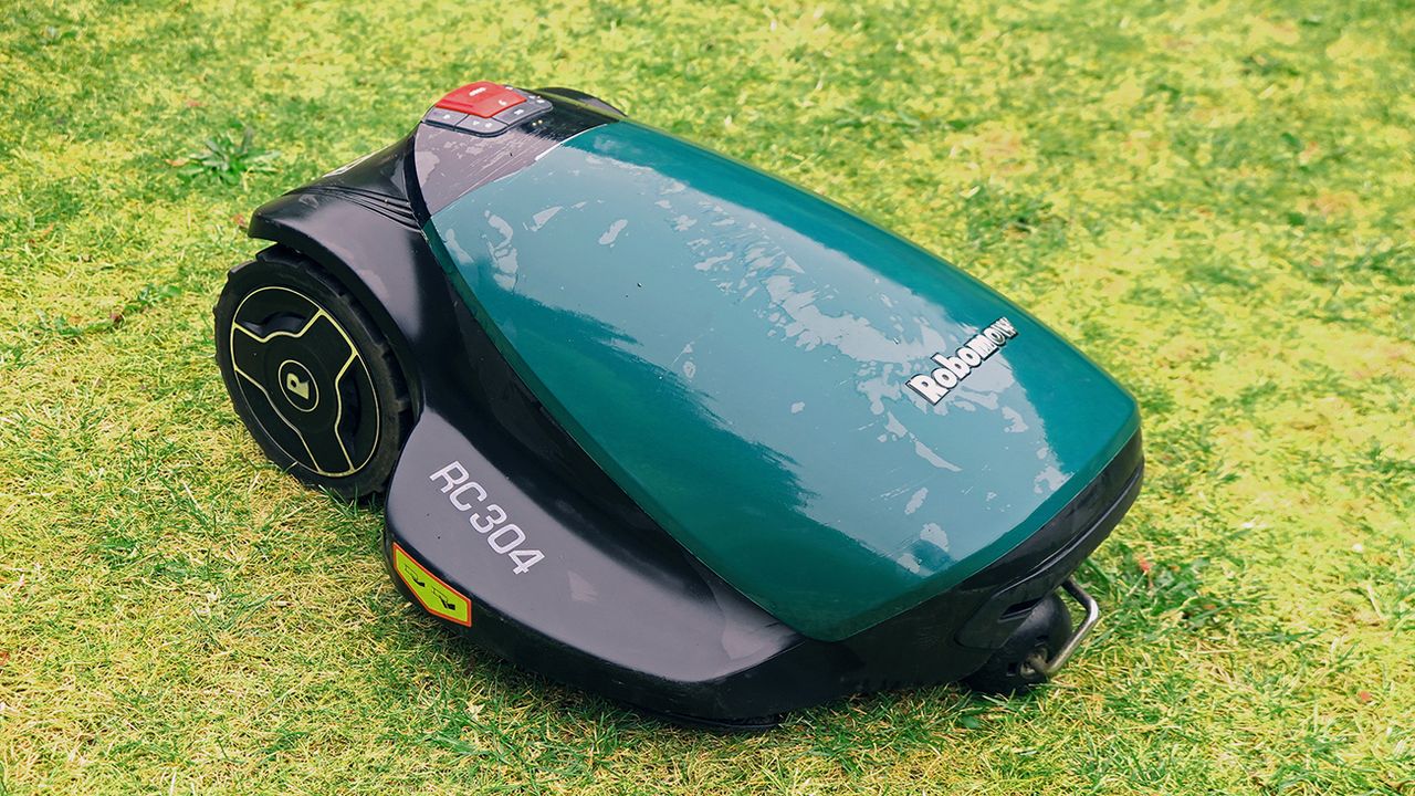 Robomow RC304 Review: Living with a robot lawn mower | T3