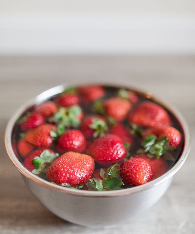 How to clean strawberries: 4 ways to best prepare your fruit | Homes ...
