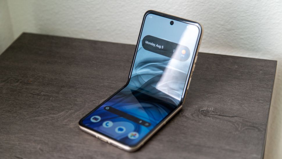 Motorola Razr 2024 review: Setting the standard at a price we love ...