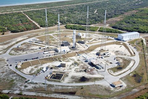 See the evolution of SpaceX rockets in pictures | Space