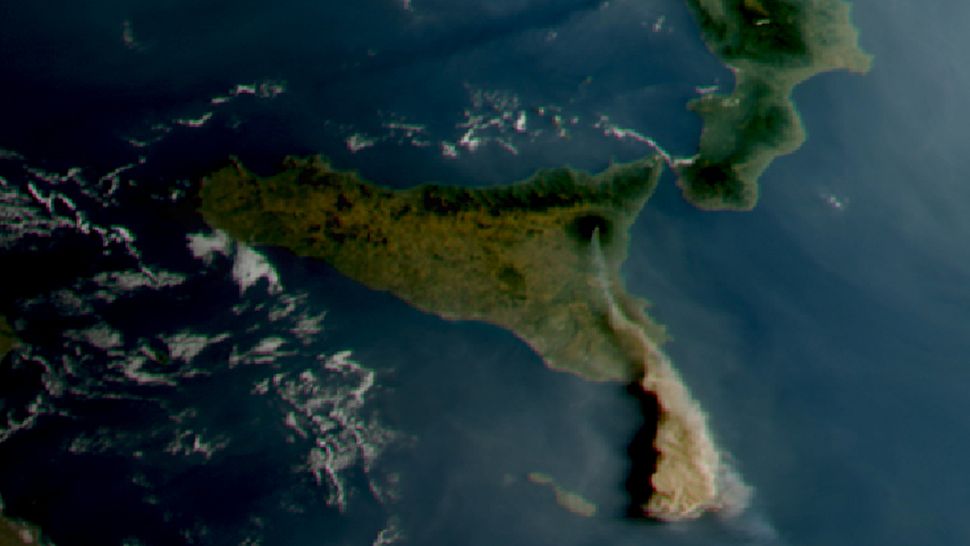 Satellites show Mount Etna volcano erupt after weeks of puffing out ...