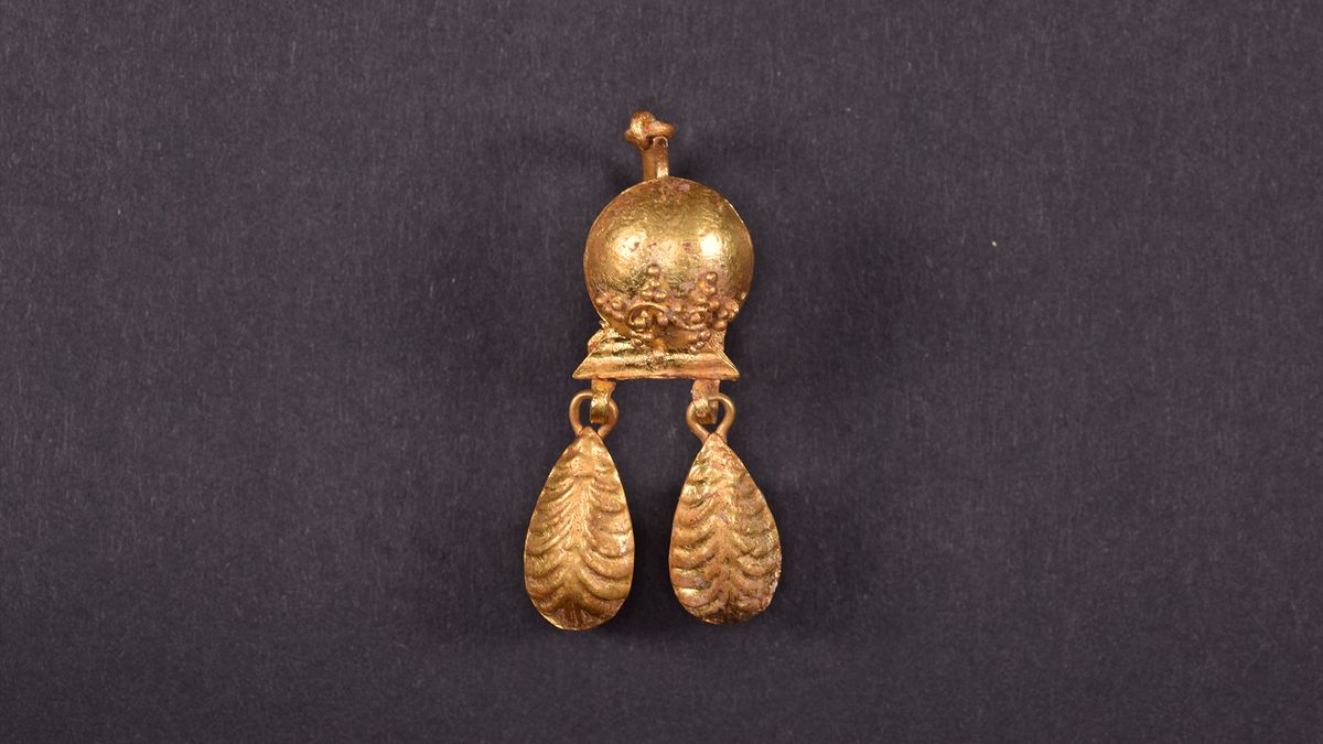 1,800-year-old Roman tombs in Bulgaria included medallion featuring an ...