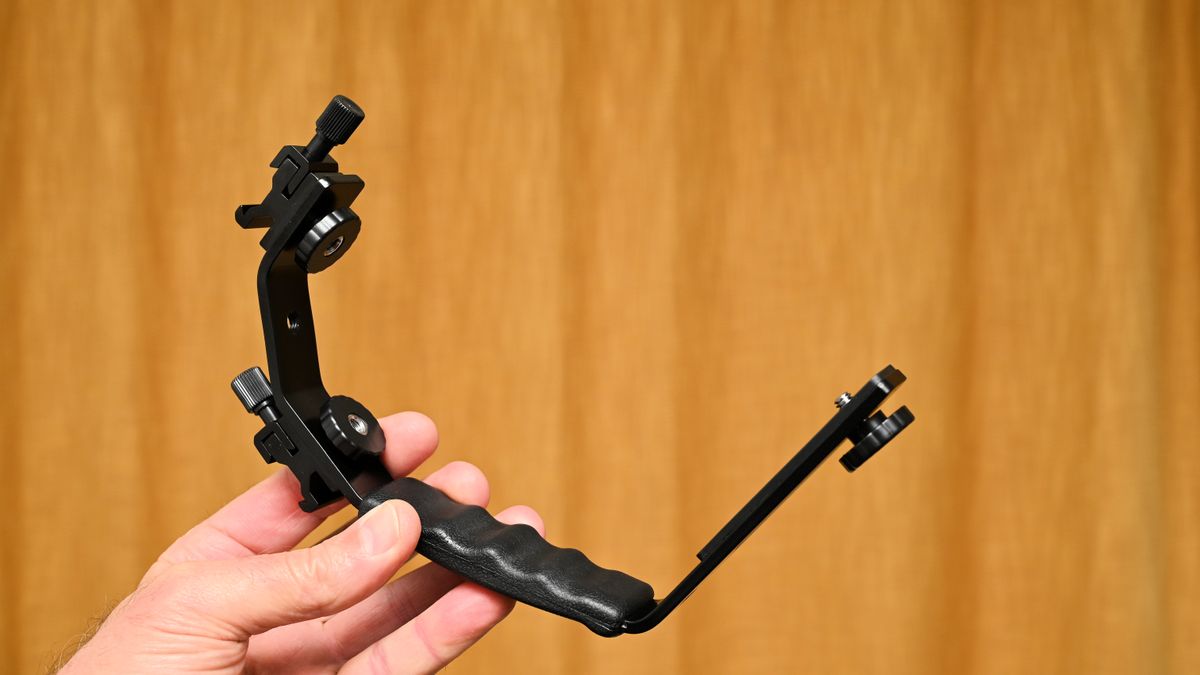ChromLives Camera L Bracket Mount Video Grip review: it’s an L-bracket ...