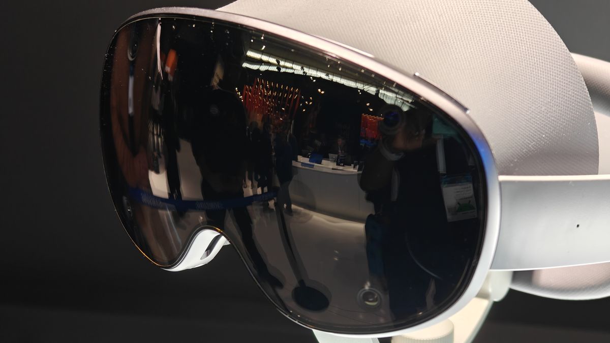 I tested Samsung Project Moohan at Google I/O, and it's a true Apple ...