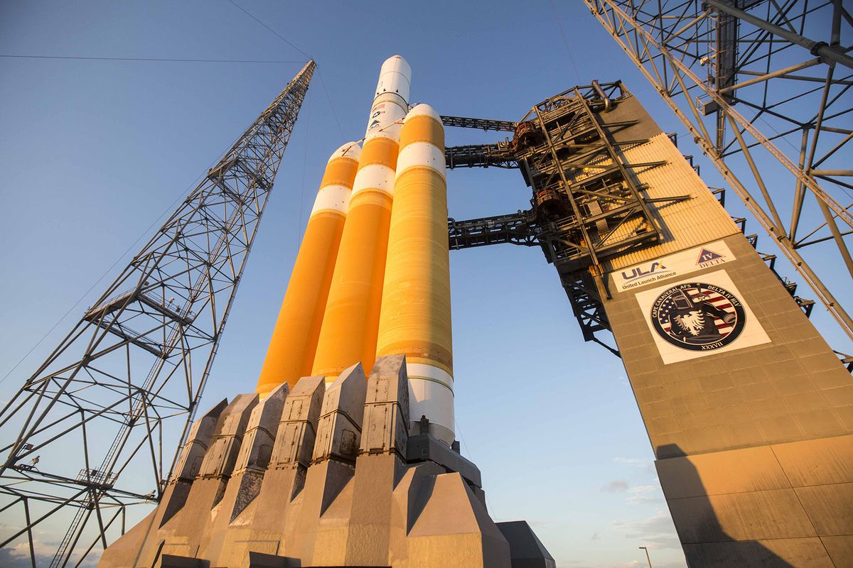 Launch Photos: Secret NROL-37 Spy Satellite Rides Delta IV Heavy Rocket ...