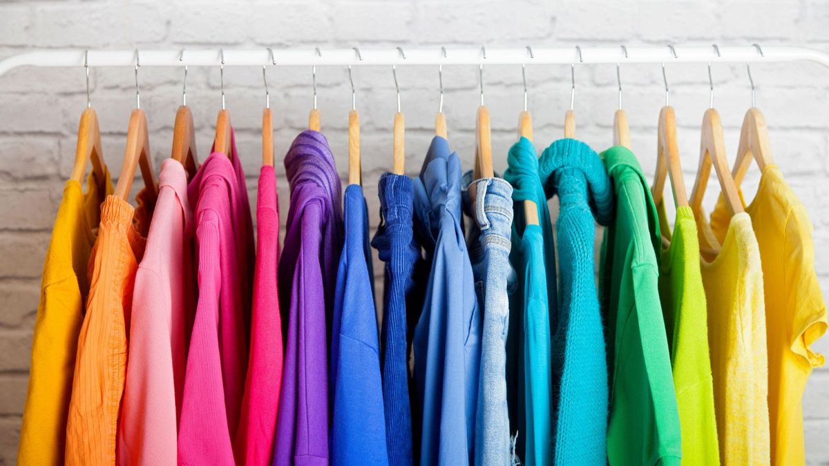 How to maintain a color-organized closet | Homes and Gardens