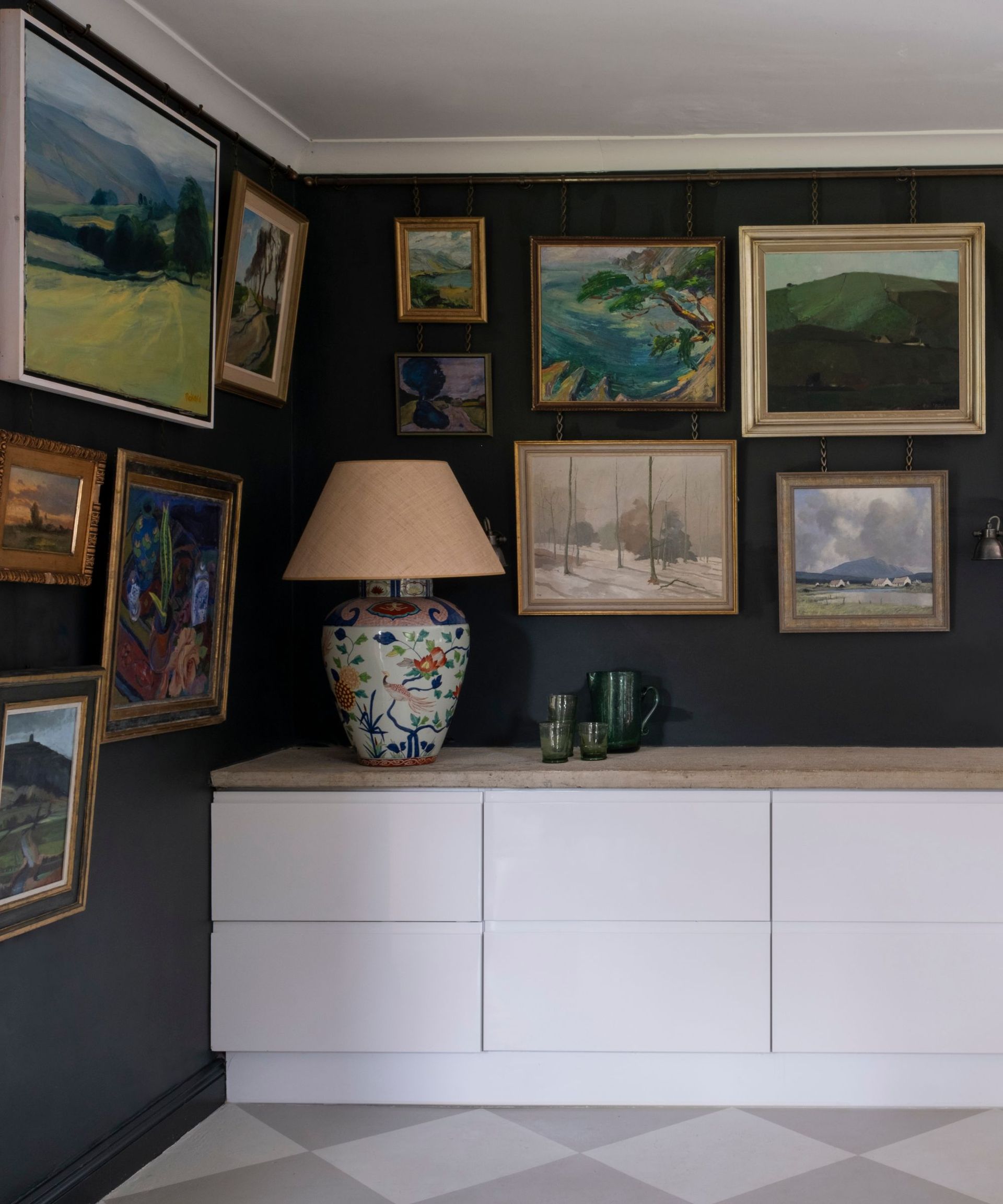 7 collectibles interior designers look for when antique shopping ...