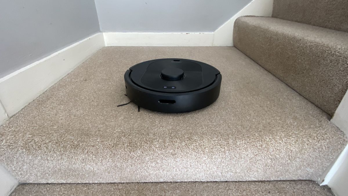 Roborock Q5+ review: a robot vacuum that will tackle all your floor ...