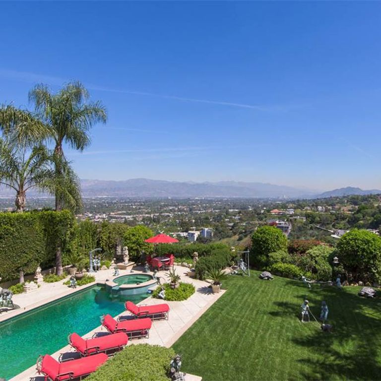 Tom Jones has sold his Beverly Hills mansion and quit the US | Ideal Home