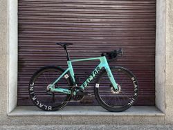 Jake Stewart's insane Factor prototype bike: Up close and personal with ...