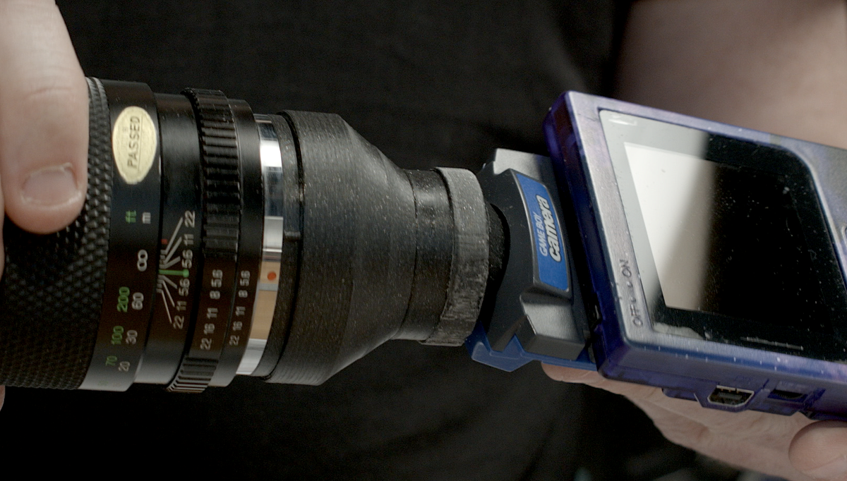 This 2-bit GameBoy Camera can shoot pixelated images of the moon ...