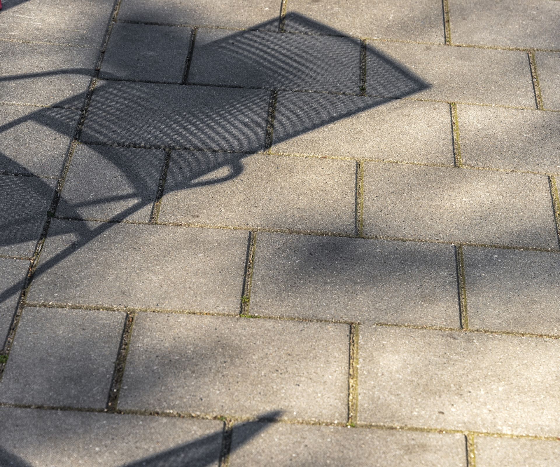 How to repair cracks in a concrete patio: Expert tips | Homes and Gardens