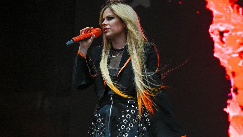 Avril Lavigne covers Adele's ballad Hello | Louder