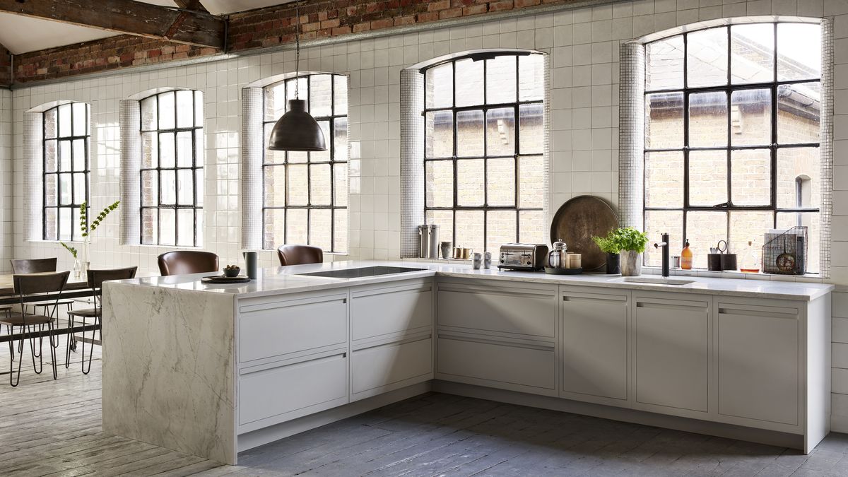 Peninsula Kitchen Ideas: Layout Design Inspiration | Homebuilding