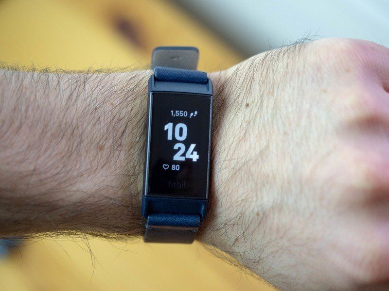 Fitbit Charge 3 review: A month with Fitbit's best and least ambitious ...