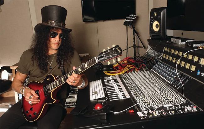 Slash Reveals the Method Behind His Riff-Writing Madness | GuitarPlayer