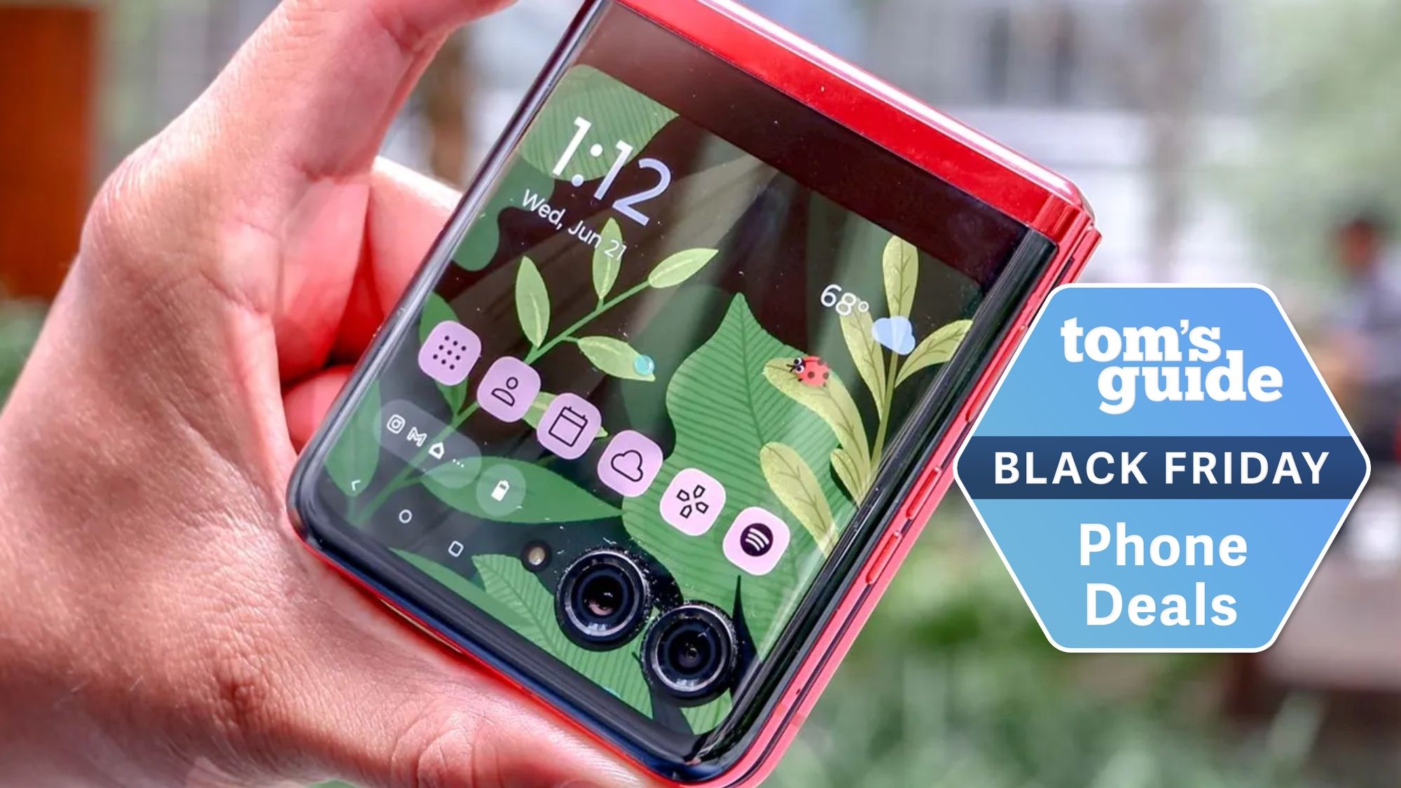 One of our favorite foldable phones ever just crashed to $499 in early ...