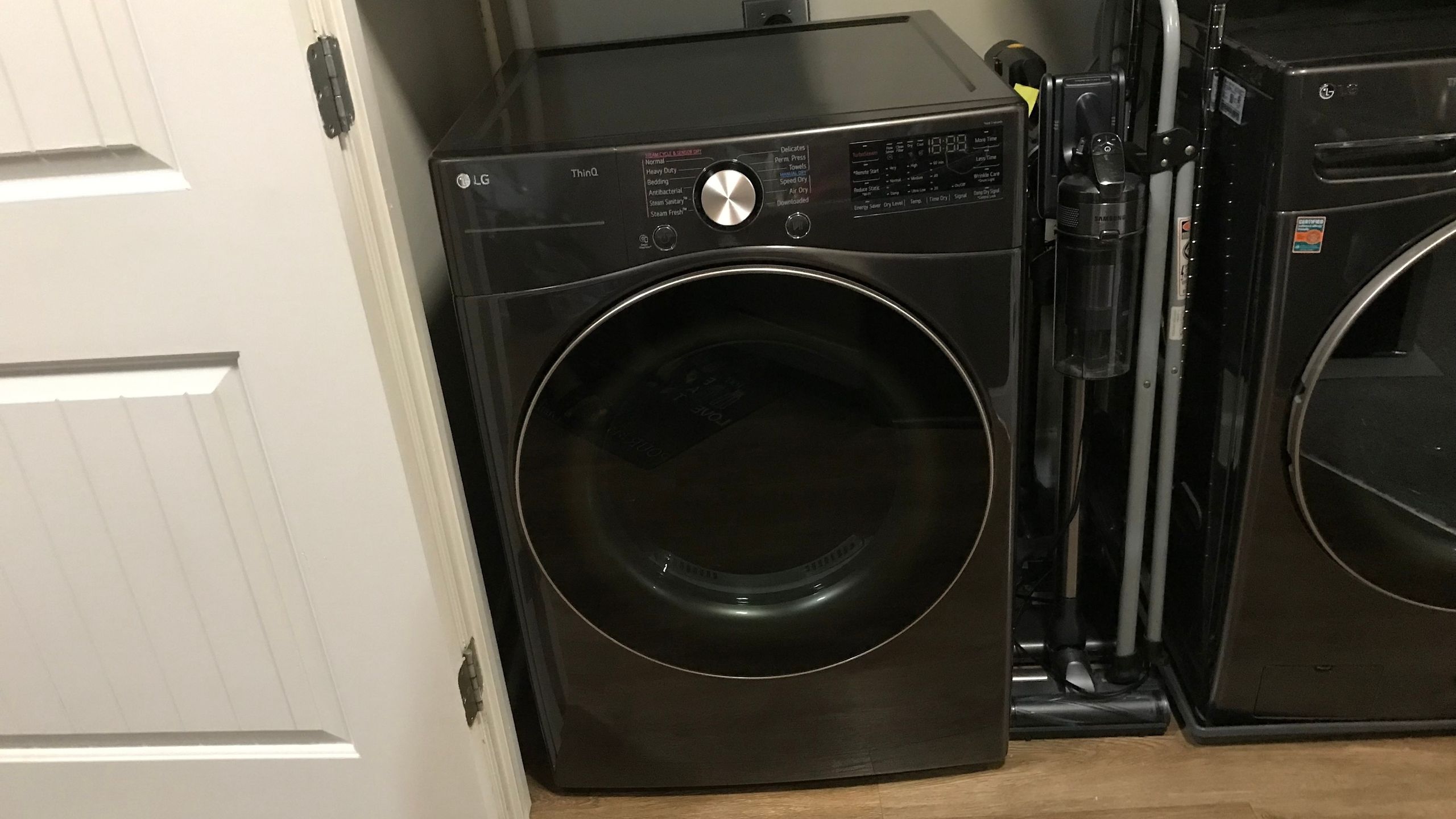 LG DLEX4000B 7.4 Cu. Ft. Stackable Smart Electric Dryer review | Top ...