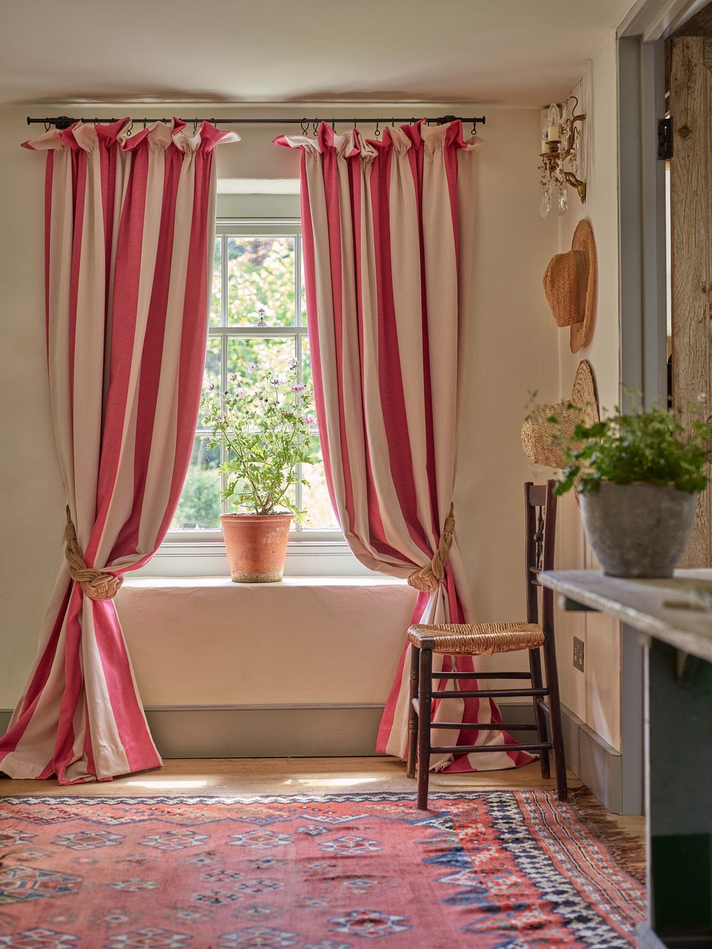 How to choose curtain colors for any room: experts advise | Homes and ...