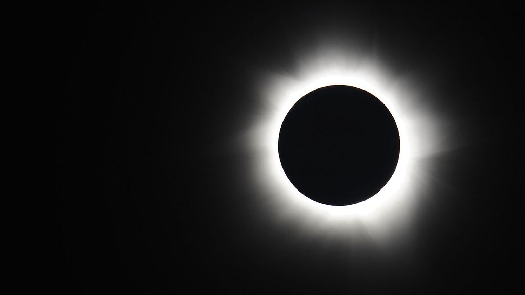 A once-in-a-lifetime view of the sun's 'solar maximum' is coming April ...