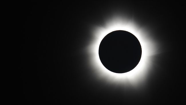 A once-in-a-lifetime view of the sun's 'solar maximum' is coming April ...