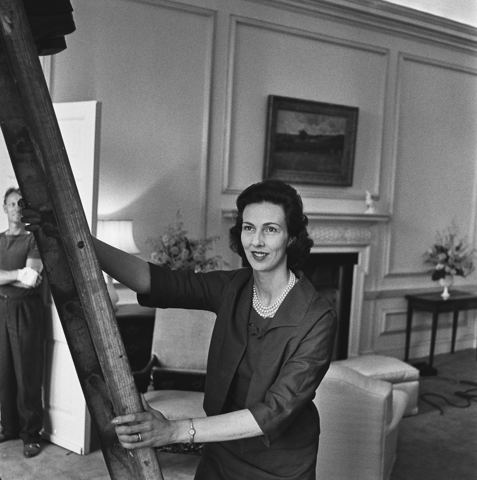 A billionaire's thatched cottage is for sale in Surrey, once owned by ...