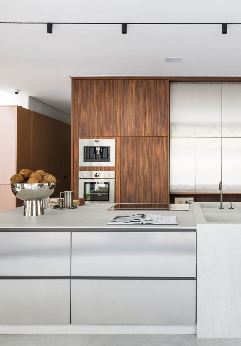 Should You Have Lights Over The Kitchen Island? Designers Decide ...