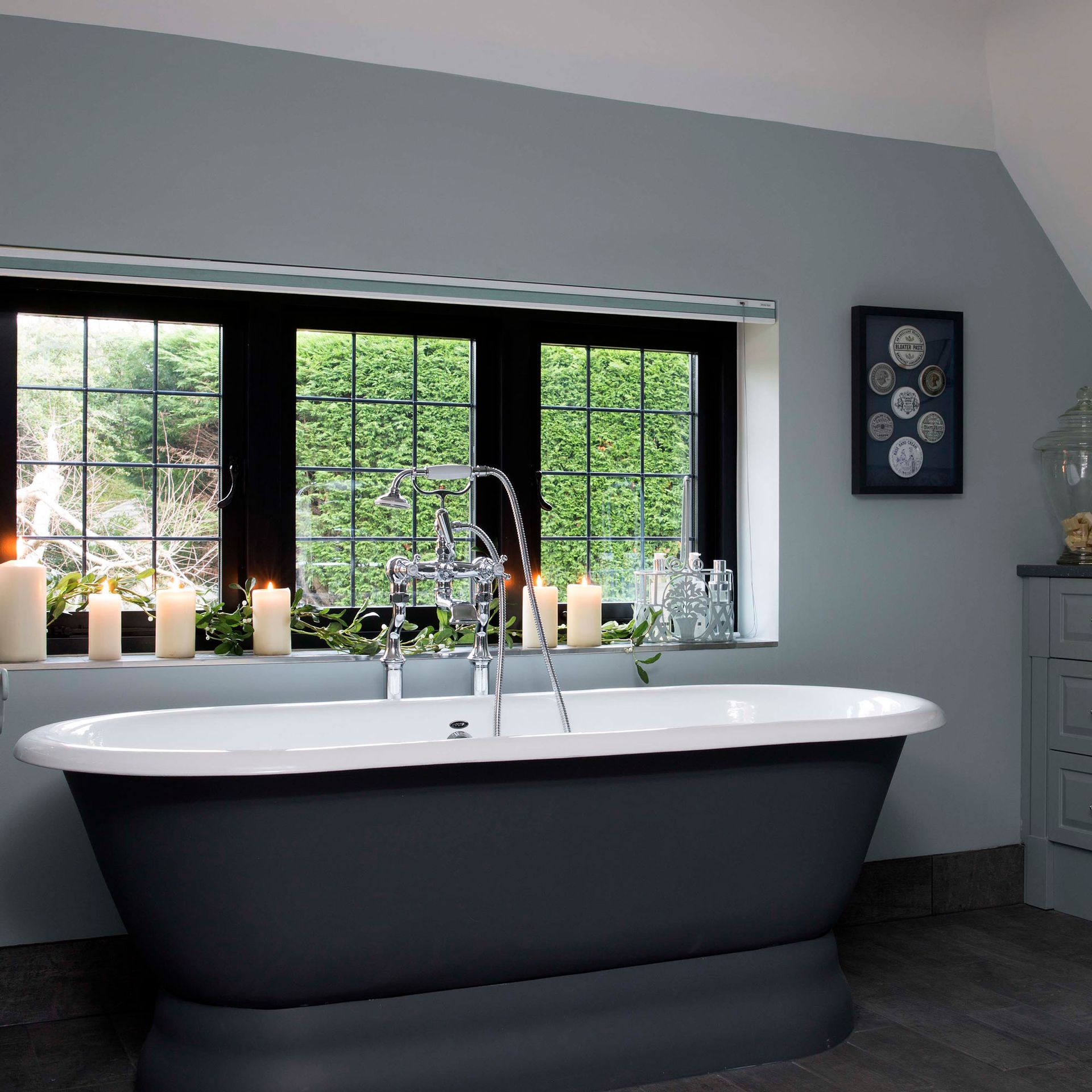 How to paint uPVC windows to update tired plastic frames | Ideal Home