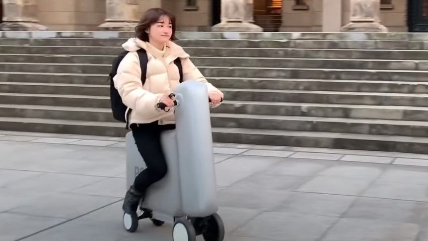 This squishy electric scooter inflates in seconds and fits in a regular ...