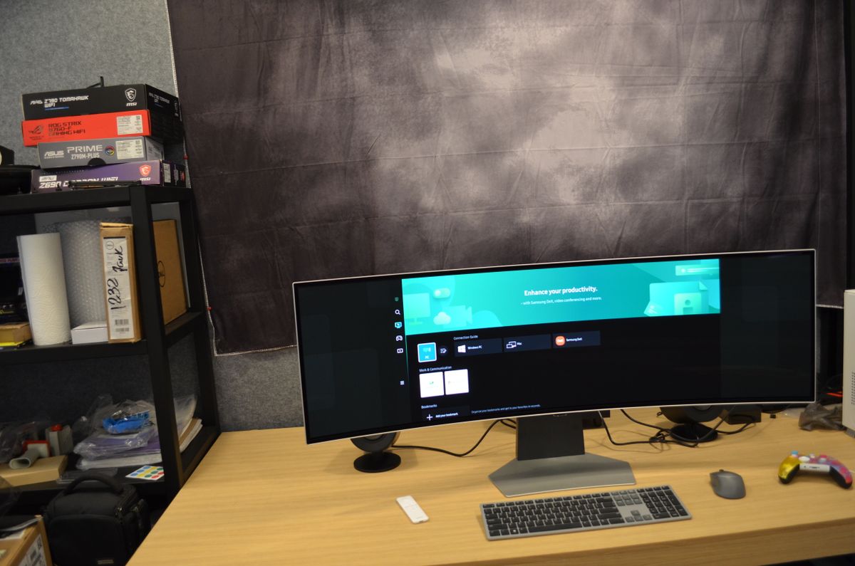 Samsung Odyssey OLED G9 review: a futuristic monitor with a backwards ...