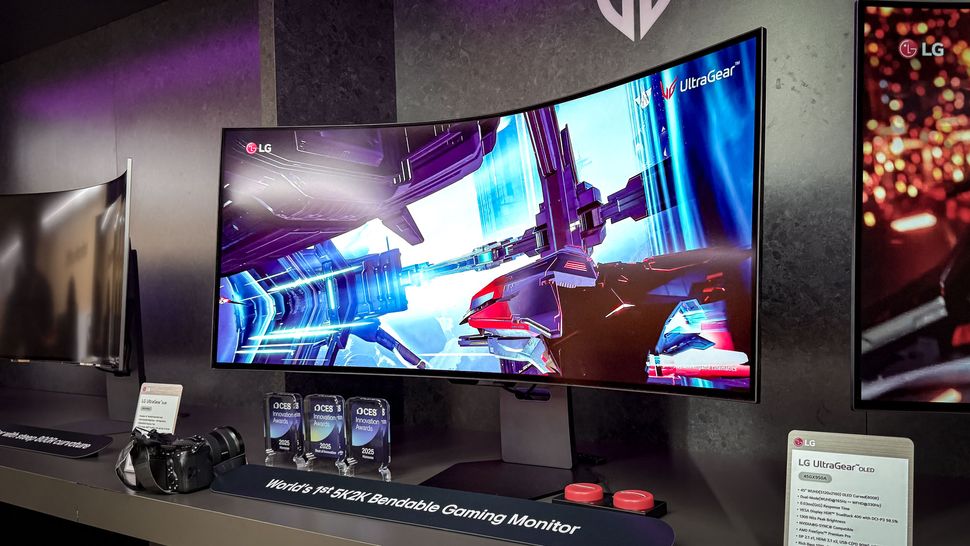 I tried LG's bendable 5K2K OLED gaming monitor and it's officially the ...