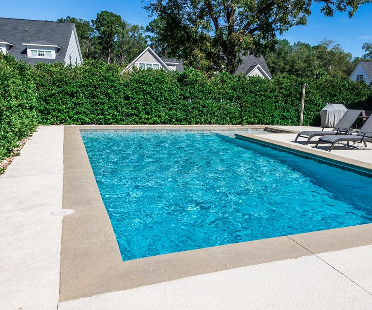 What's the difference between pool shock, chlorine, and bleach? | Homes ...