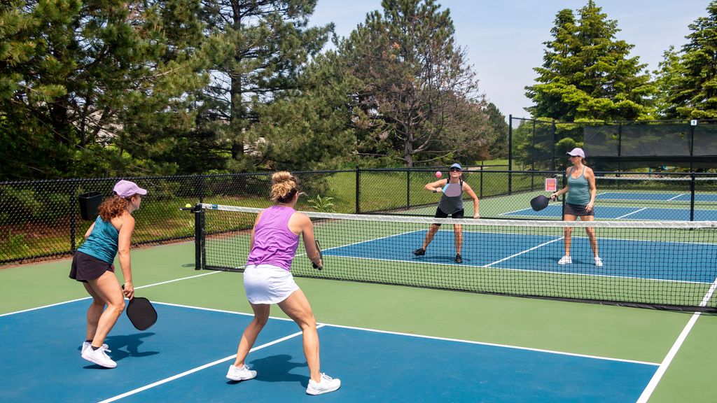 Pickleball: The rules, the benefits and 5 exercises to improve your ...