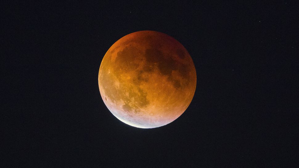 3 stunning blood moon images | Creative Bloq