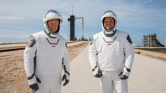 New SpaceX spacesuits get five-star rating from NASA astronauts | Space