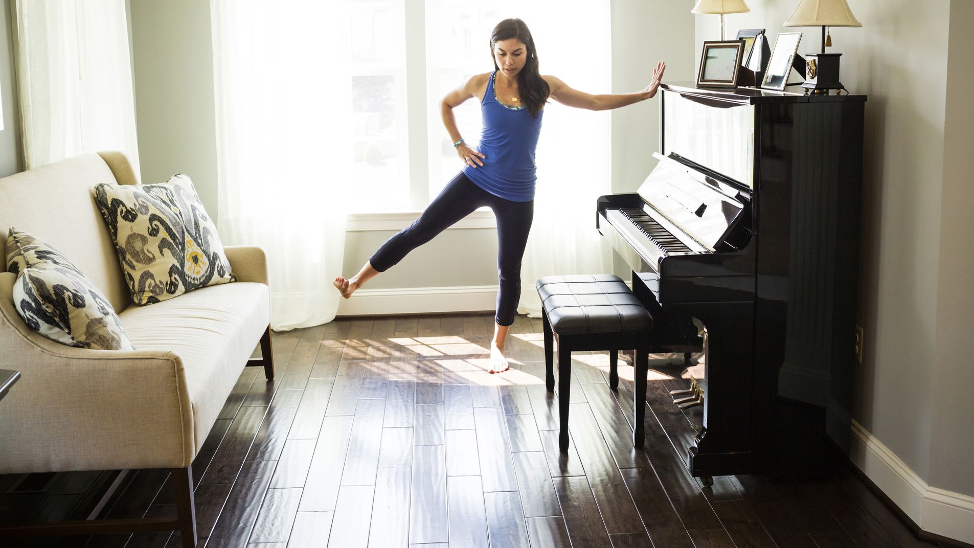 Strengthen your hips in under 10 minutes with these three simple moves ...