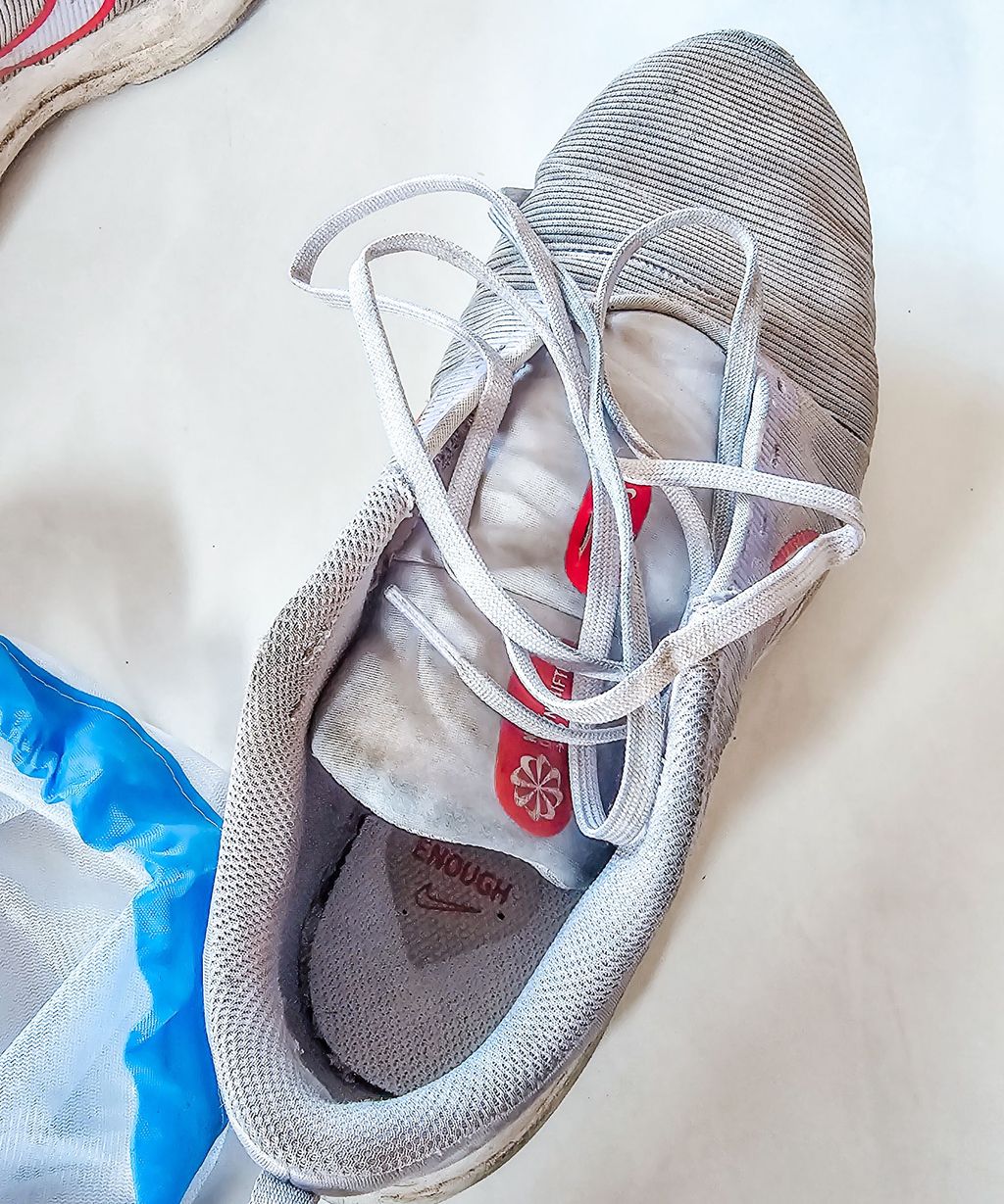 How to wash sneakers in the washing machine or by hand | Real Homes