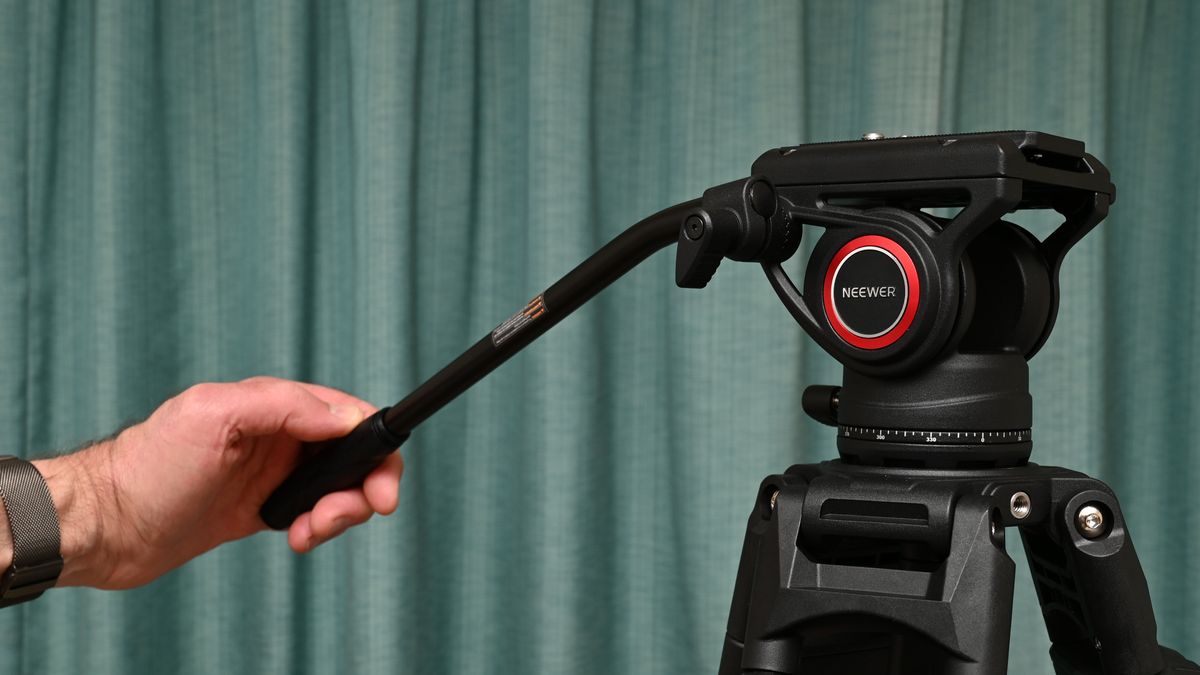 Neewer LL27 video tripod with fluid head review: a mostly sturdy, quick ...