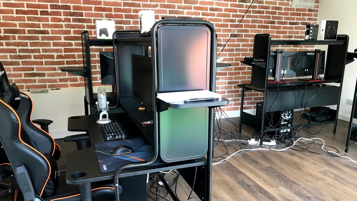 Life inside a pro-esports team house with Fnatic: streaming, training ...