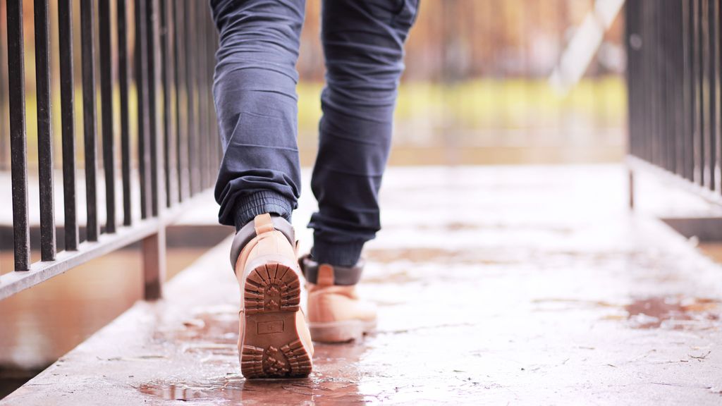 “Everybody walks wrong” – This walking expert gives four tips to help ...